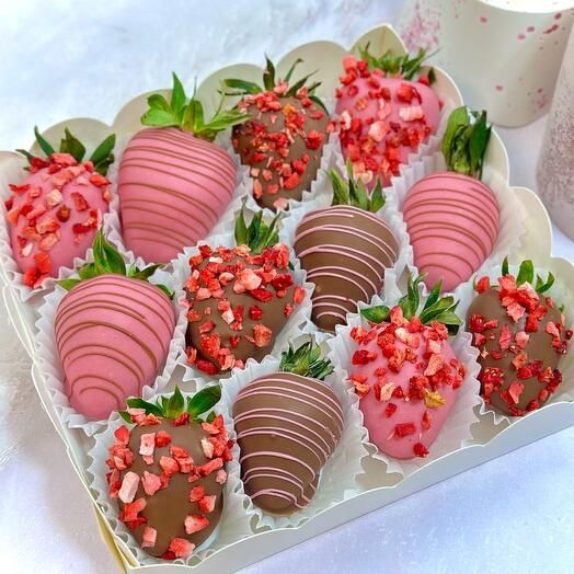 Strawberries in chocolate · Lulu_cherrish